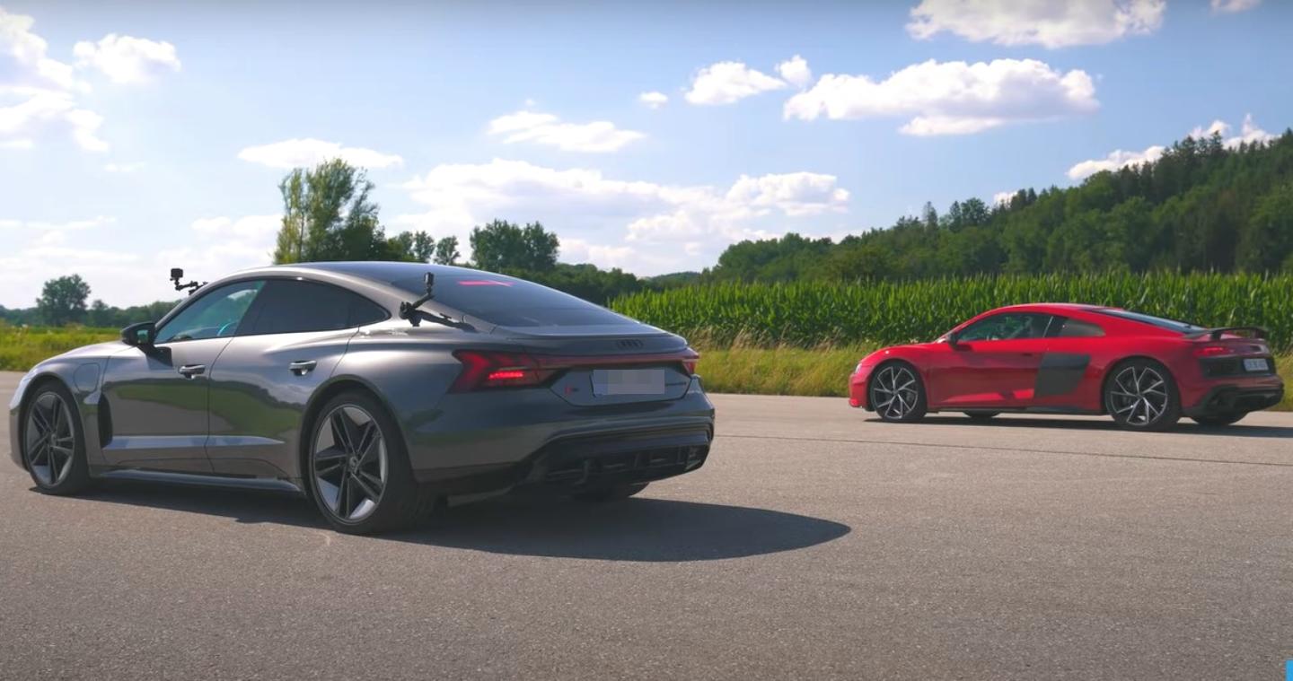 Audi R8 V10 vs RS e-Tron GT: drag race termoelettrica - Newstreet