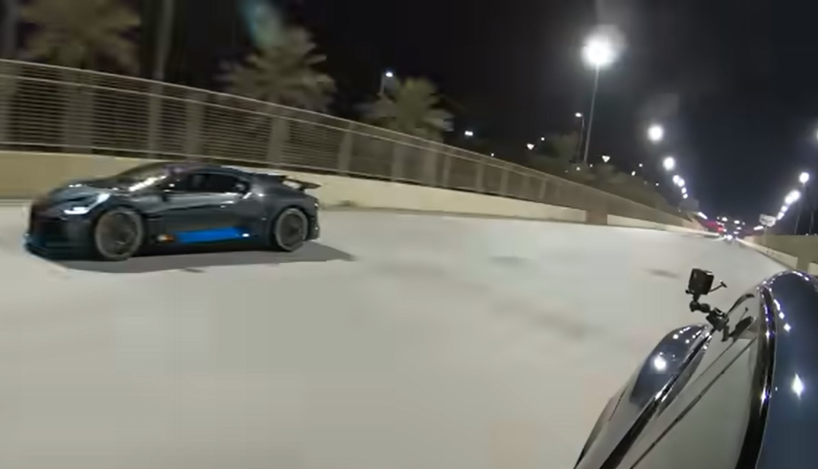 Bugatti Divo vs Tesla Model S Plaid: video della drag race - Newstreet